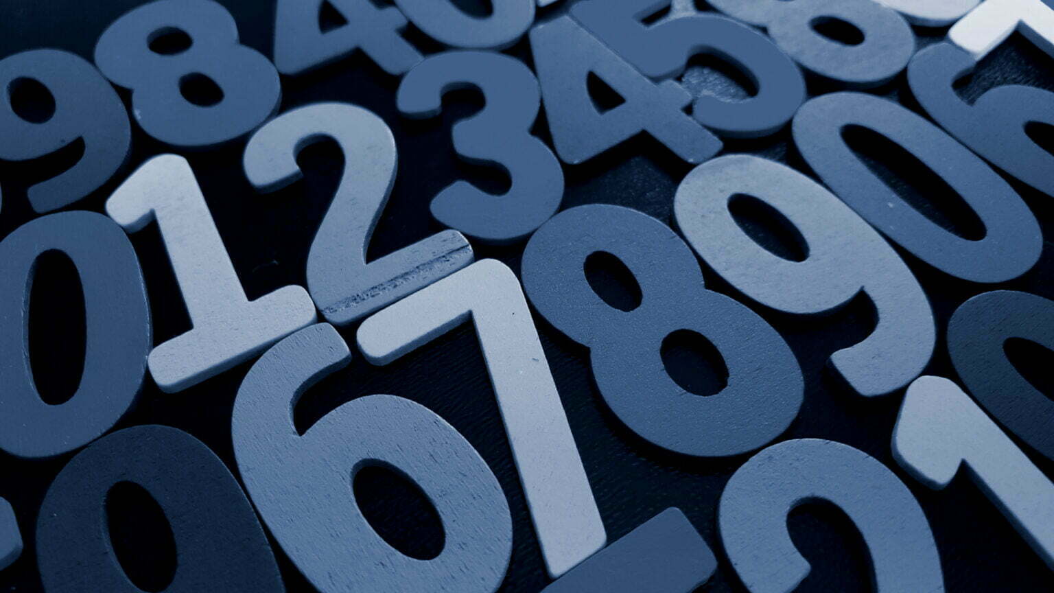 Zapis liczb w tekstach – słownie czy cyframi? | Bookowska.pl